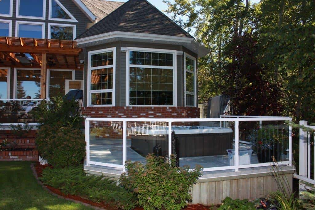 Create a Cute and Cozy Hot Tub Installation This Fall